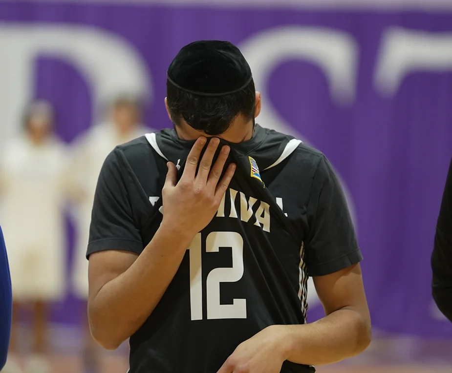 Panthers Trap Macs as Yeshiva Takes Second Skyline Loss - Zevisamet